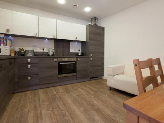 Shared Living/roommate 4 Bedroom For Rent London London 660 ES90562830