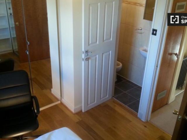 Shared Living/roommate 4 Bedroom For Rent London London 695 ELS101853946