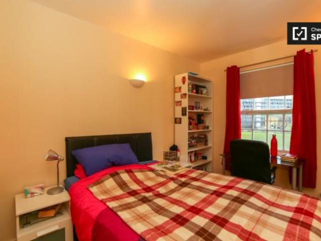 Shared Living/roommate 4 Bedroom For Rent London London 700 ELS101836869