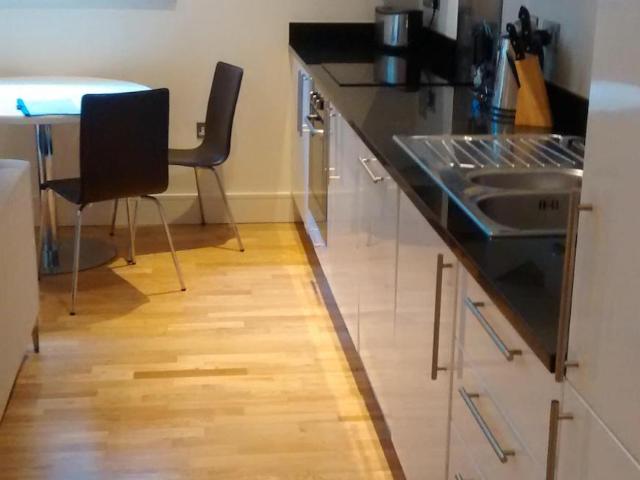 Shared Living/roommate 4 Bedroom For Rent London London 710 ES90562731