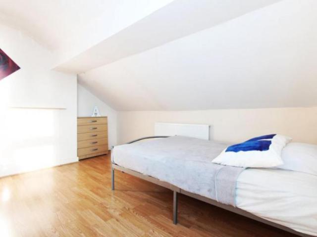 Shared Living/roommate 4 Bedroom For Rent London London 724 ES90559673