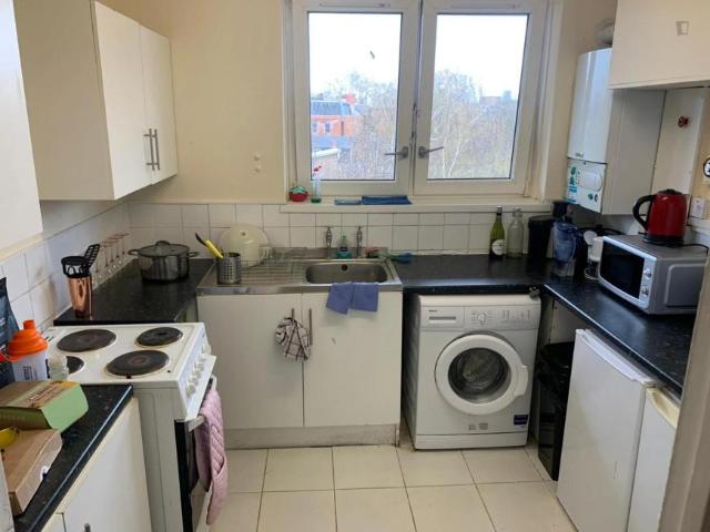 Shared Living/roommate 4 Bedroom For Rent London London 740 ES90562871