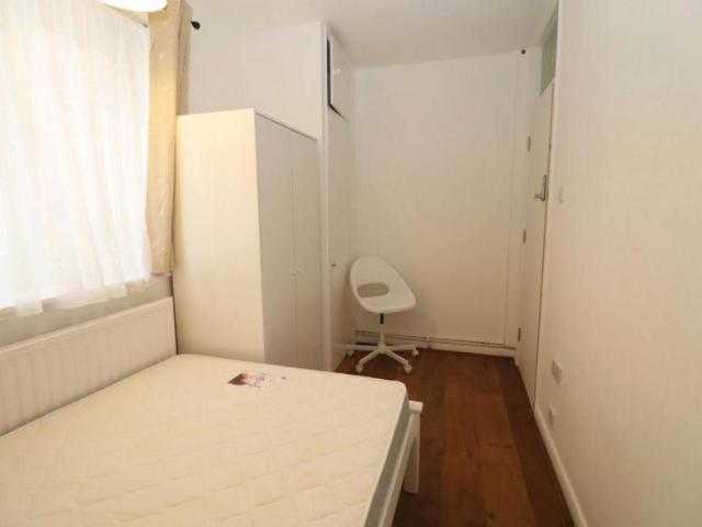 Shared Living/roommate 4 Bedroom For Rent London London 759 ES90559900