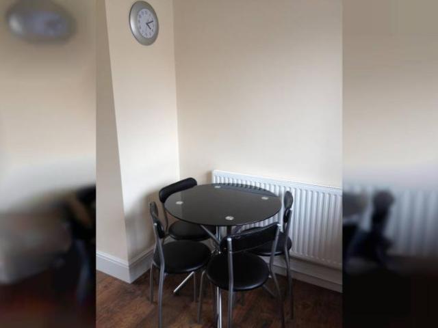 Shared Living/roommate 4 Bedroom For Rent London London 750 ES98385987