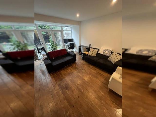 Shared Living/roommate 4 Bedroom For Rent London London 750 ES99520202