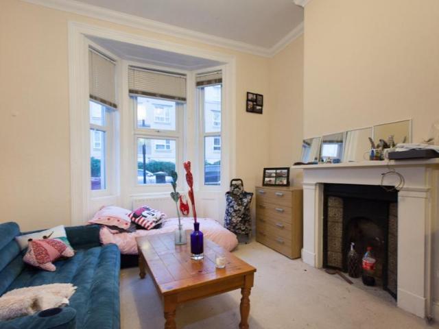 Shared Living/roommate 4 Bedroom For Rent London London 760 ES90562735