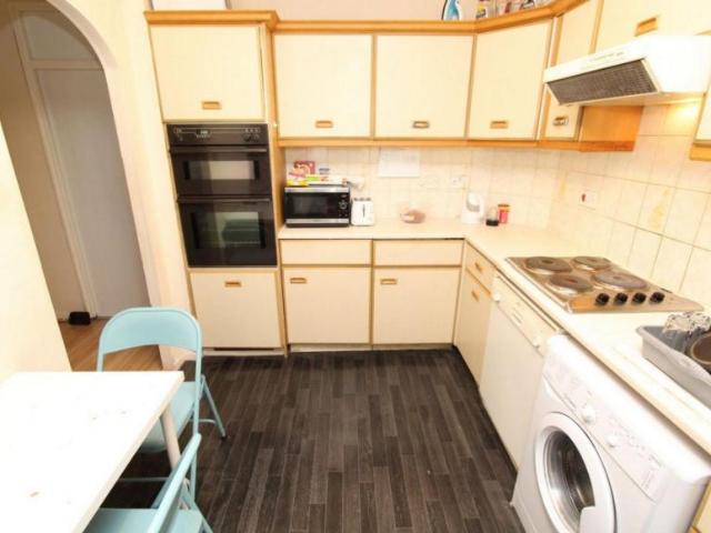 Shared Living/roommate 4 Bedroom For Rent London London 780 ES90559707