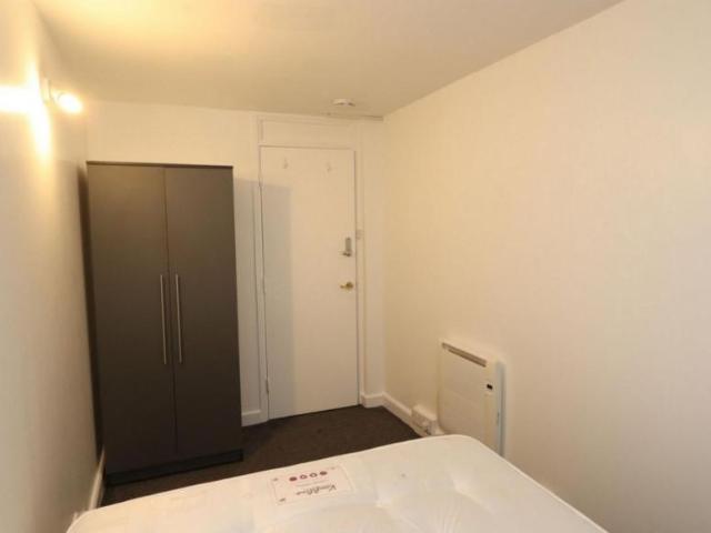 Shared Living/roommate 4 Bedroom For Rent London London 802 ES90559561