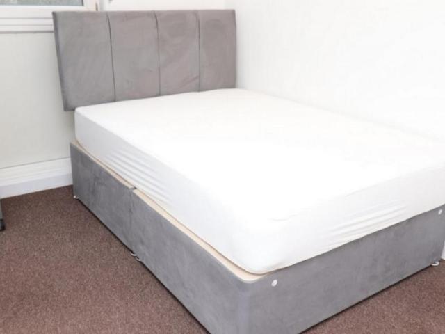 Shared Living/roommate 4 Bedroom For Rent London London 802 ES90559564
