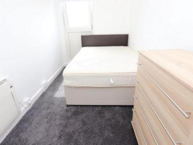 Shared Living/roommate 4 Bedroom For Rent London London 802 ES90559370