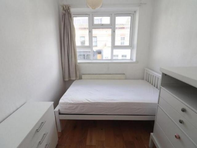 Shared Living/roommate 4 Bedroom For Rent London London 824 ES90559454