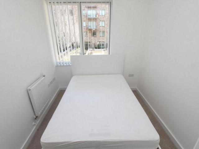 Shared Living/roommate 4 Bedroom For Rent London London 824 ES90559638