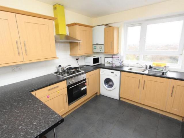 Shared Living/roommate 4 Bedroom For Rent London London 824 ES90559989