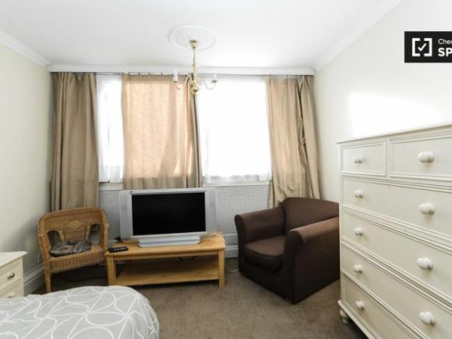 Shared Living/roommate 4 Bedroom For Rent London London 828 ES99724830