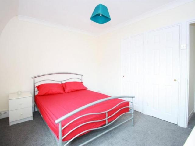 Shared Living/roommate 4 Bedroom For Rent London London 830 ES90562832