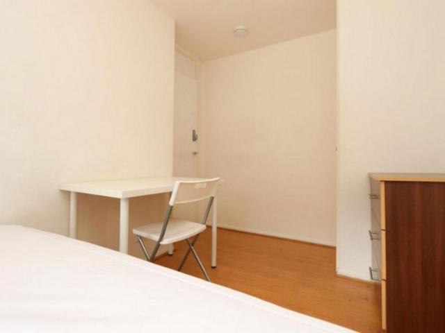 Shared Living/roommate 4 Bedroom For Rent London London 845 ES90559595