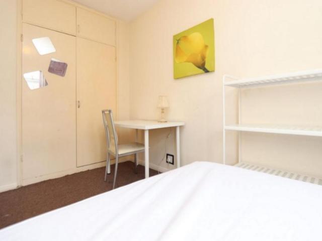 Shared Living/roommate 4 Bedroom For Rent London London 845 ES90559711