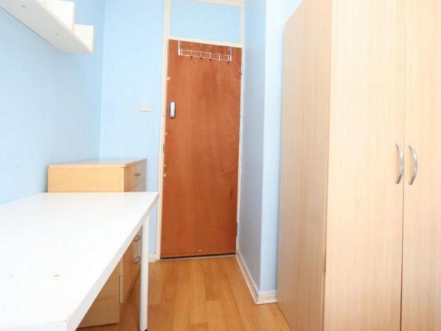 Shared Living/roommate 4 Bedroom For Rent London London 845 ES90559756