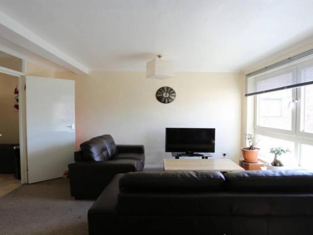 Shared Living/roommate 4 Bedroom For Rent London London 840 ES90563025