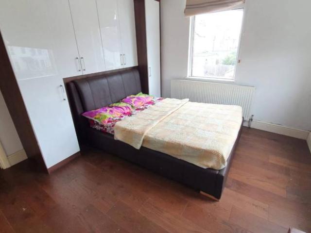 Shared Living/roommate 4 Bedroom For Rent London London 840 ES93119042