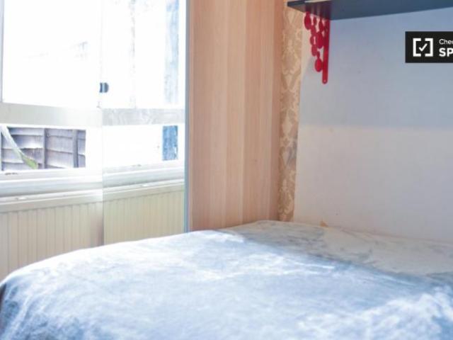Shared Living/roommate 4 Bedroom For Rent London London 850 ELS100448669