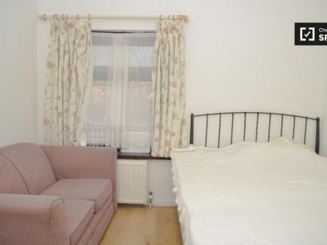 Shared Living/roommate 4 Bedroom For Rent London London 850 ELS101817008