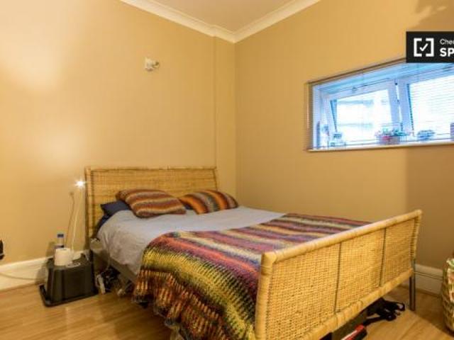 Shared Living/roommate 4 Bedroom For Rent London London 850 ES44482551