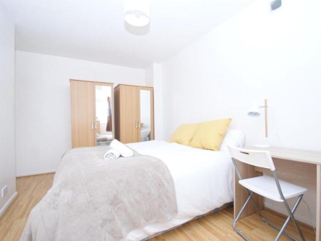 Shared Living/roommate 4 Bedroom For Rent London London 866 ES90562391
