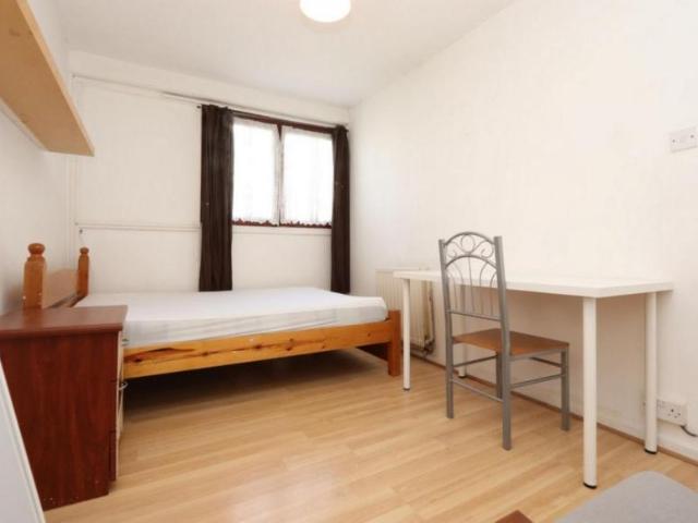 Shared Living/roommate 4 Bedroom For Rent London London 867 ES90559406