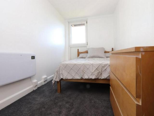 Shared Living/roommate 4 Bedroom For Rent London London 867 ES90559444