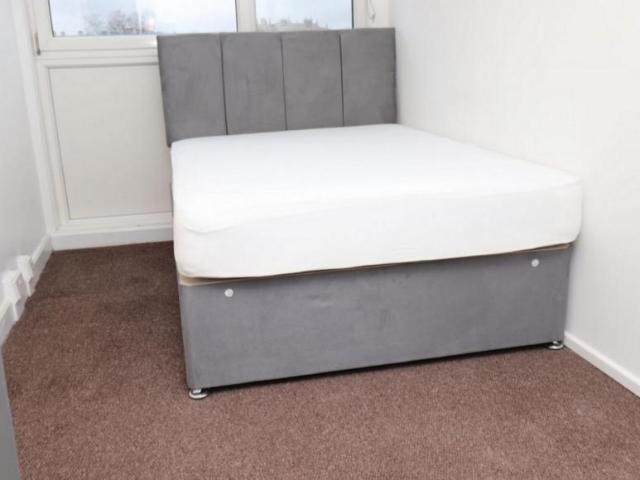 Shared Living/roommate 4 Bedroom For Rent London London 867 ES90559566