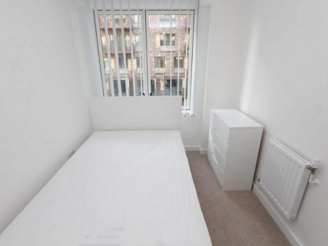 Shared Living/roommate 4 Bedroom For Rent London London 867 ES90559899