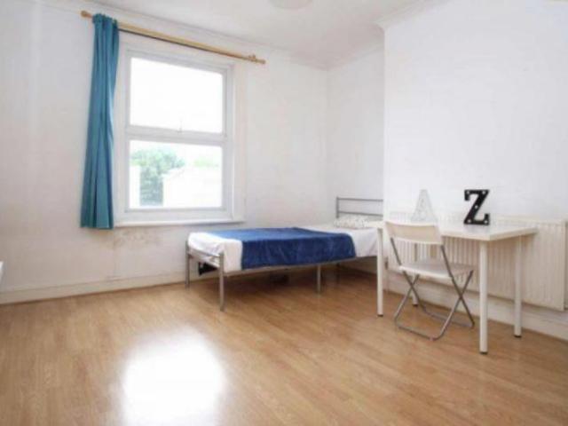 Shared Living/roommate 4 Bedroom For Rent London London 867 ES90559946