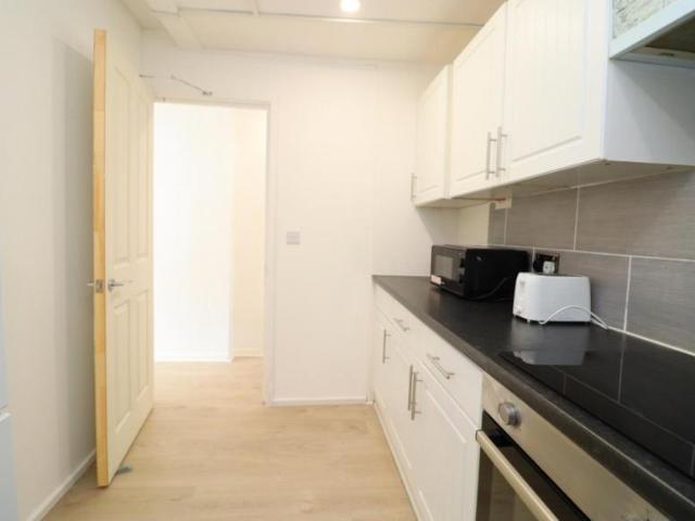 Shared Living/roommate 4 Bedroom For Rent London London 867 ES90563769