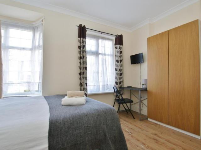 Shared Living/roommate 4 Bedroom For Rent London London 860 ES90562389
