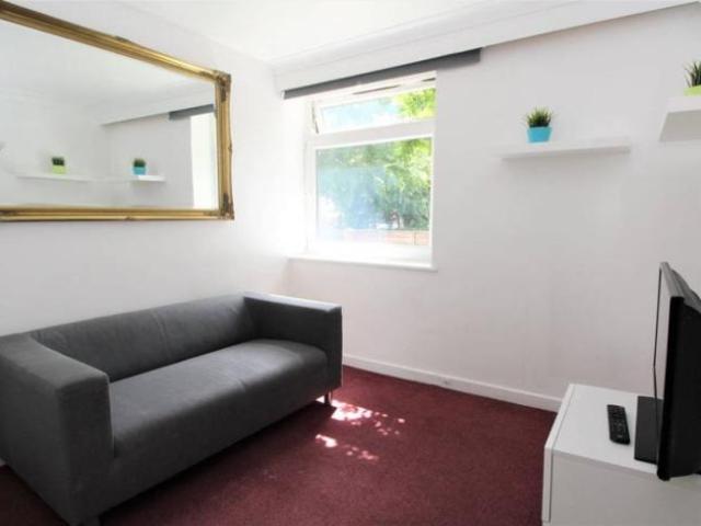 Shared Living/roommate 4 Bedroom For Rent London London 879 ELS101821377