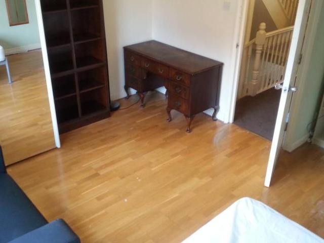 Shared Living/roommate 4 Bedroom For Rent London London 870 ELS101836460