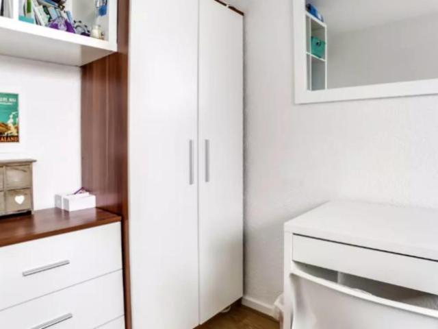 Shared Living/roommate 4 Bedroom For Rent London London 870 ES90563143