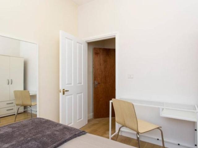 Shared Living/roommate 4 Bedroom For Rent London London 885 ELS101837080