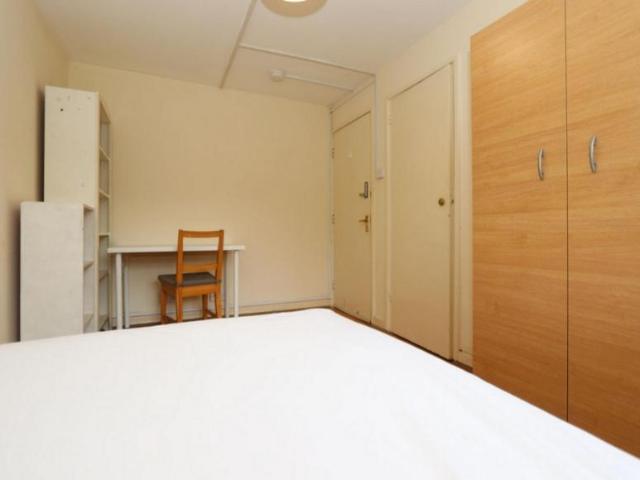 Shared Living/roommate 4 Bedroom For Rent London London 889 ES90559421