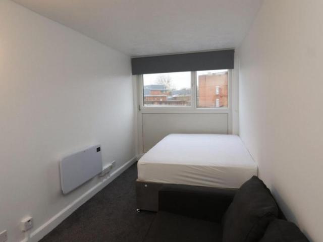 Shared Living/roommate 4 Bedroom For Rent London London 889 ES90559381