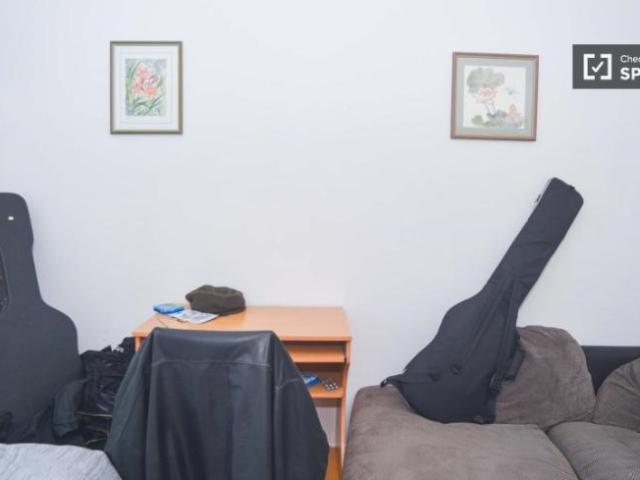 Shared Living/roommate 4 Bedroom For Rent London London 880 ELS102055920