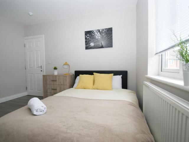 Shared Living/roommate 4 Bedroom For Rent London London 880 ES90563294