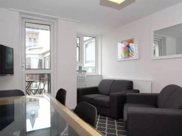 Shared Living/roommate 4 Bedroom For Rent London London 894 ES90563303
