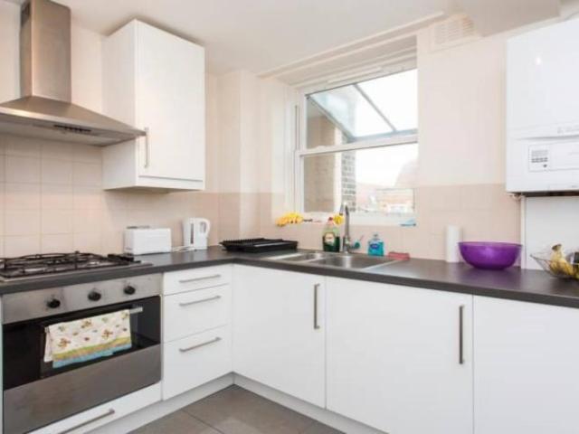 Shared Living/roommate 4 Bedroom For Rent London London 891 ELS101840265