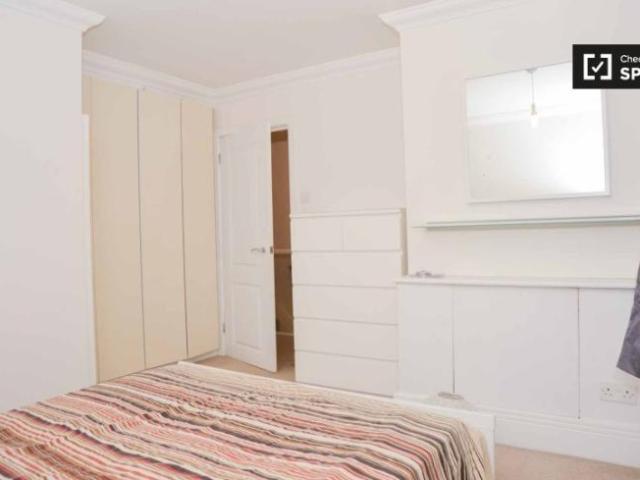 Shared Living/roommate 4 Bedroom For Rent London London 905 ES99724887