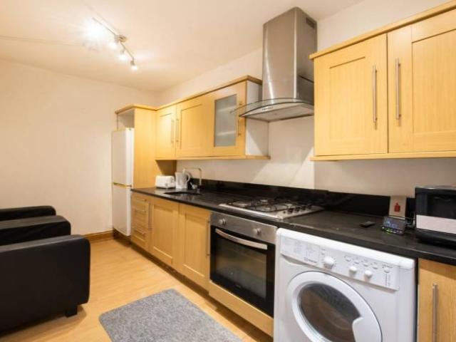 Shared Living/roommate 4 Bedroom For Rent London London 908 ELS95119690