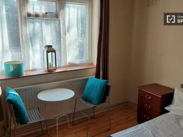 Shared Living/roommate 4 Bedroom For Rent London London 900 ELS101785975