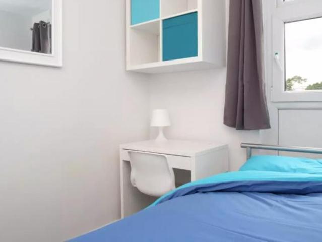 Shared Living/roommate 4 Bedroom For Rent London London 900 ES90563112