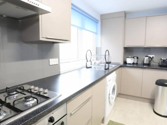 Shared Living/roommate 4 Bedroom For Rent London London 915 ELS101852032